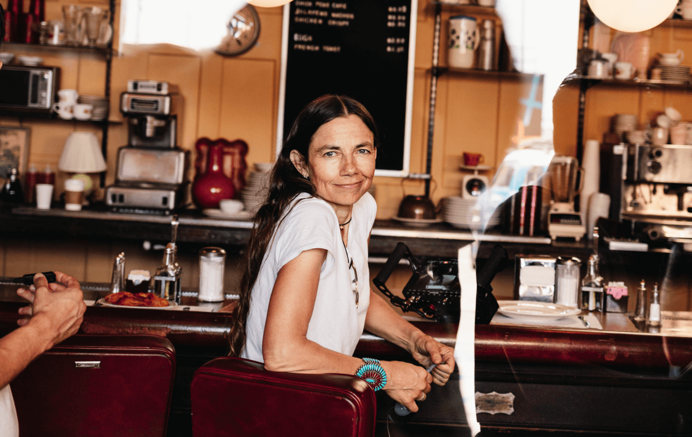 Justine Bateman Talks Casting and Directing Her New Film 'Violet'